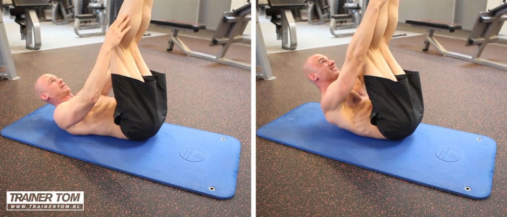 Buik Workout: 7 buikspieroefeningen voor thuis - Trainer Tom